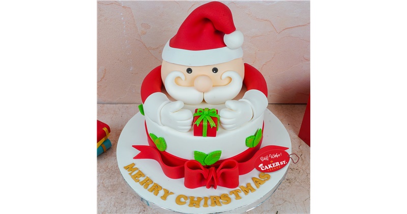 Santa’s Merry Cake